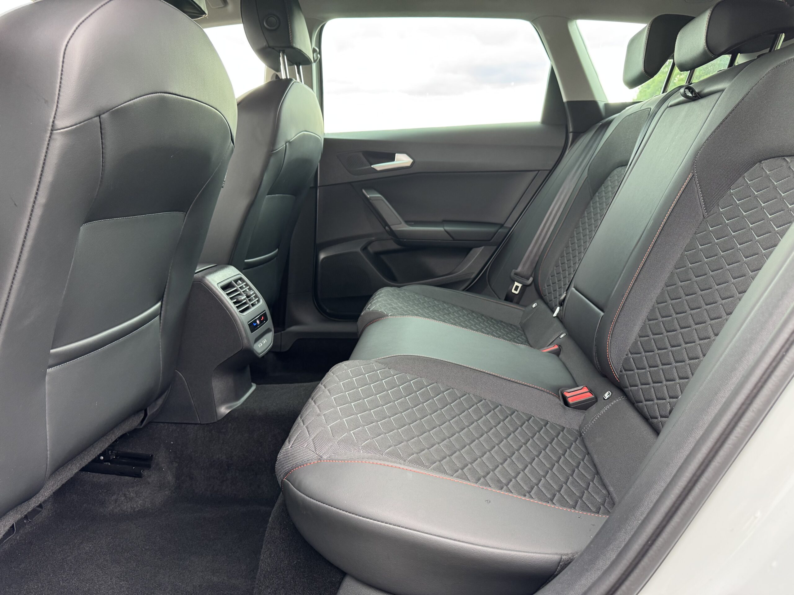 Seat Leon Limousine Automatik – Autozentrum Fischer